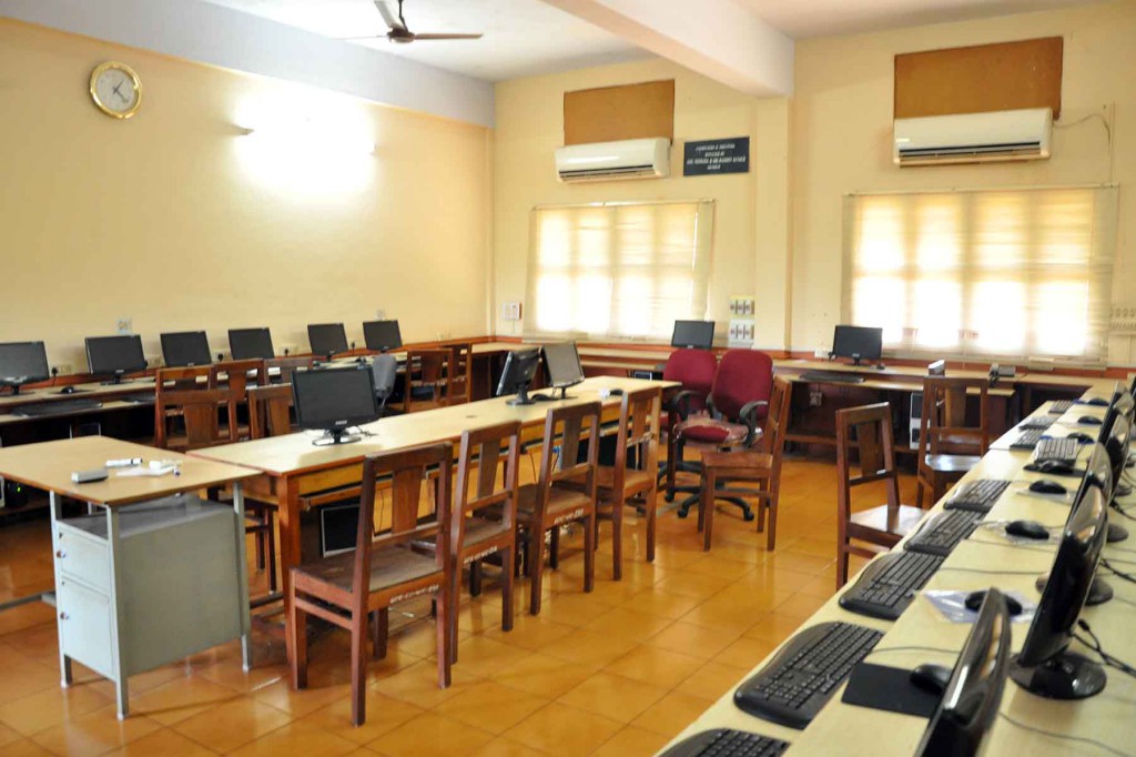 Computer Lab – Govinda Dasa College
