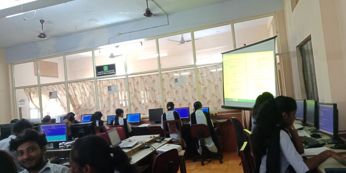 Computer Lab – Govinda Dasa College